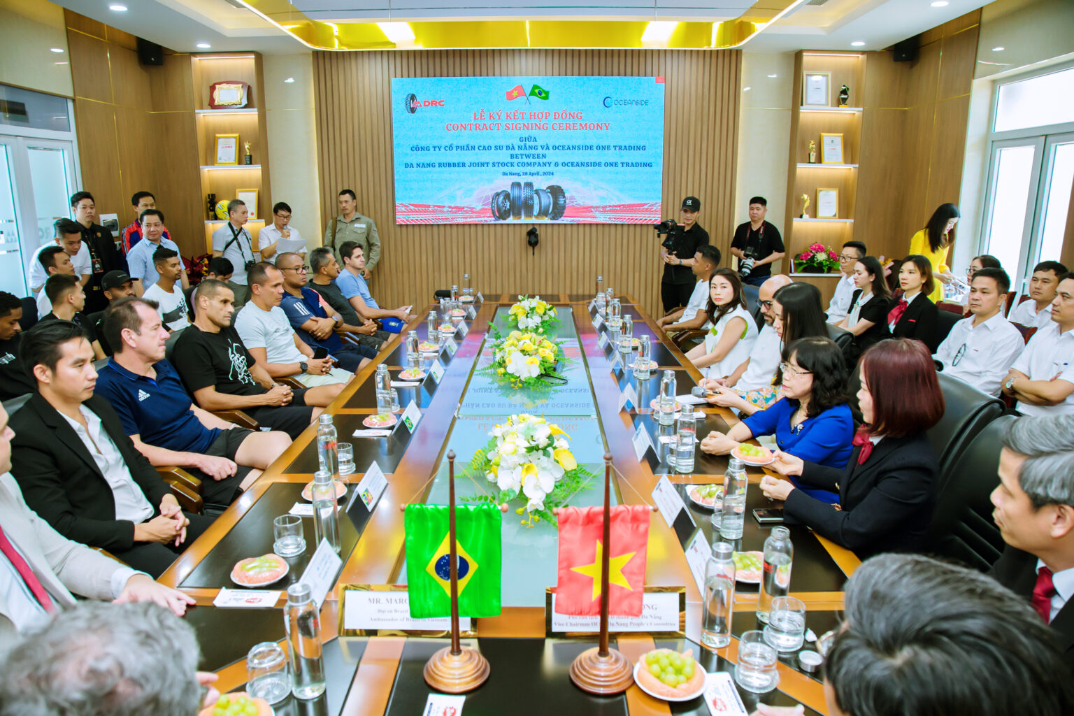 DRC ký kết hợp đồng xuất khẩu lốp ô tô DRC vào thị trường Brazil, Mỹ ...